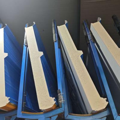 China Customizable Length Polyurethane Roof Covering Panel with Moisture Resistance for Cold Rooms for sale