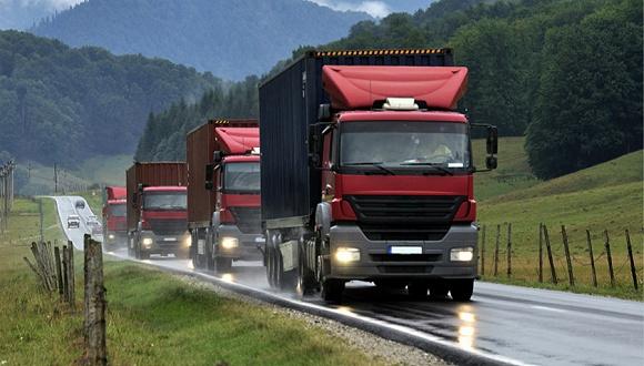 口述の]我有22の辆大货车:不超载我三年没赚到钱、但我的员工都平安の_の运输