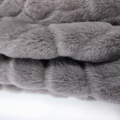 Cina Vello 100% del tessuto della pelliccia del Faux del poliestere 340 GSM in coniglio tosato colore normale in vendita