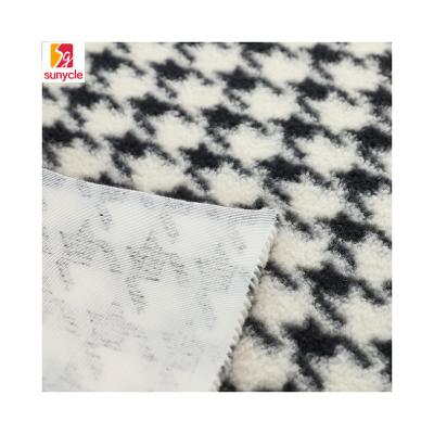 中国 印刷された模造されたSherpaは毛布のための生地300gsm 150Dを羊を刈る 販売のため