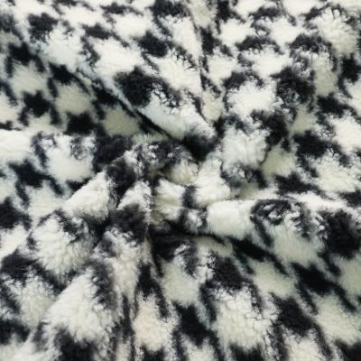 中国 印刷された模造されたSherpaは毛布のための生地300gsm 150Dを羊を刈る 販売のため