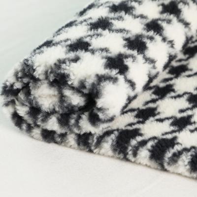 中国 印刷された模造されたSherpaは毛布のための生地300gsm 150Dを羊を刈る 販売のため