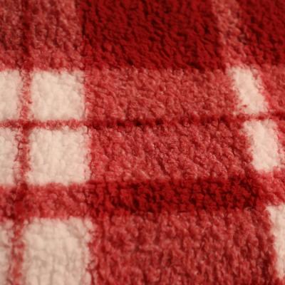 Cina L'impianto a scacchiera ha stampato il tessuto rosso 250gsm del velluto di cotone per l'accappatoio in vendita