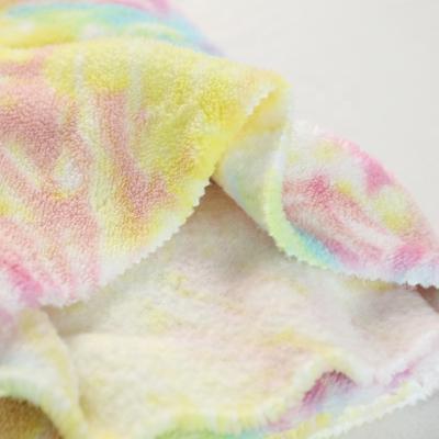 Cina Tessuto molle 240gsm 150D di Sherpa dell'indumento dell'arcobaleno tinto legame in vendita