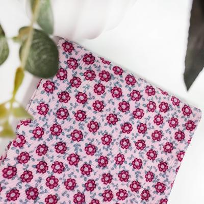 Cina Poliestere 100% del tessuto 310gsm del velluto del velluto del jacquard stampato fiore in vendita