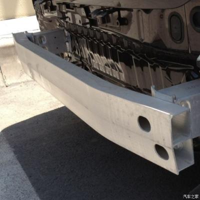 Cina Estrusioni di alluminio per l'industria automobilistica resistenti alla corrosione con tolleranze dimensionali precise in vendita