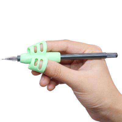 Cina La scrittura molle del supporto della matita della gomma di silicone dei bambini ha assistito in vendita