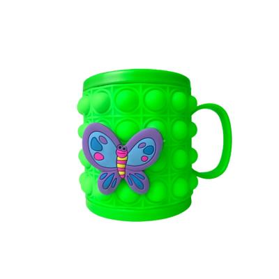 China Não-pegar fácil de limpeza bebê silicone crianças caneca Squeeze Cups Possibilidades de personalização à venda