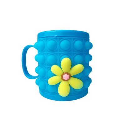 Cina Personalizzabile Bambino Nutrimento Bambini Coppa da bere Silicone Push Bubble Fidget Popper Pop con resistenza alle alte temperature in vendita