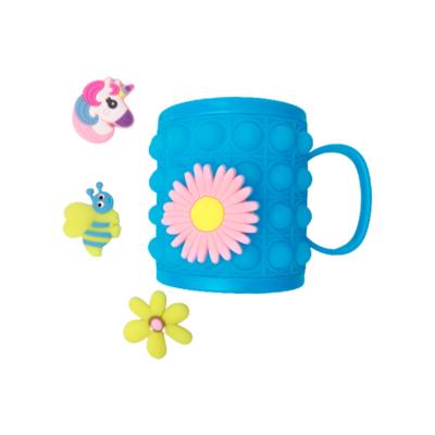 Cina Personalizzabile Bambino Nutrimento Bambini Coppa da bere Silicone Push Bubble Fidget Popper Pop con resistenza alle alte temperature in vendita