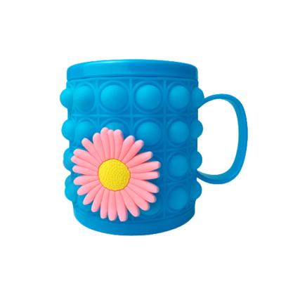Cina Personalizzabile Bambino Nutrimento Bambini Coppa da bere Silicone Push Bubble Fidget Popper Pop con resistenza alle alte temperature in vendita