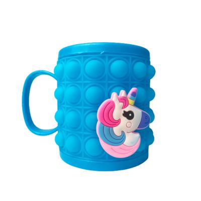 Cina Personalizzabile Bambino Nutrimento Bambini Coppa da bere Silicone Push Bubble Fidget Popper Pop con resistenza alle alte temperature in vendita
