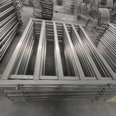 Cina 4ft di altezza di acciaio pannelli di bestiame trattati termicamente lunghezza 10 ft pannelli di bestiame in vendita