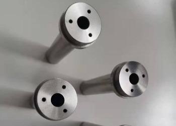 中国 99.95%電子工学のために造られる純度のタンタルの管2000mm 販売のため