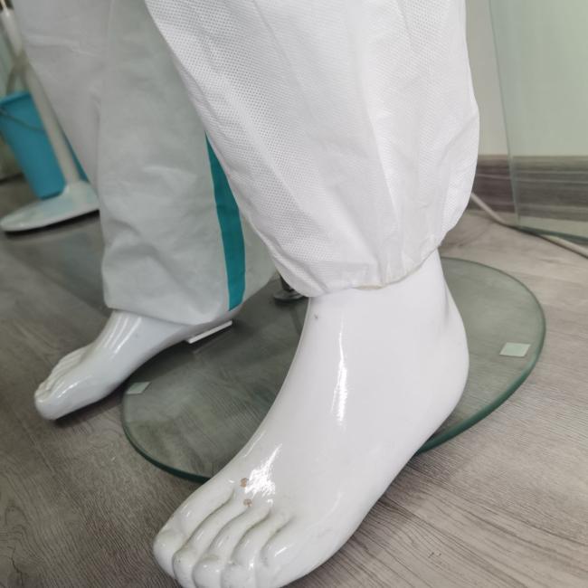 Isolation Coverall Waterproof Anti-Static SMS Nonwoven White Coveralls with Stick Strip