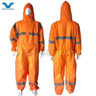 Cina Abbigliamento monouso di tessuto non tessuto arancione con nastro riflettente e certificazione CE tipo 5 6 in vendita