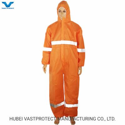 Cina Certificato Ce Tipo 5/6 Categoria 3 Abbigliamento monouso SMS microporoso con nastro riflettente in vendita