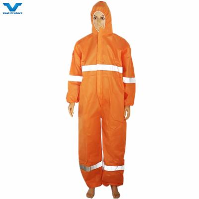 中国 ホワイト オレンジ SMS マイクロポーラス Sf Mf 反射ストライプとフードを持つ使い捨てコバーオール 販売のため
