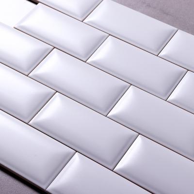 中国 75X150mmのサイズの内壁の使用法の白の陶磁器のパン一見の地下鉄のタイル 販売のため