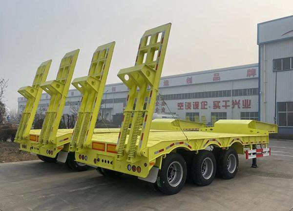 Quality Large Capacity 70t Van Type Semi Lowbed Trailer For Heavy Duty Transportation for sale