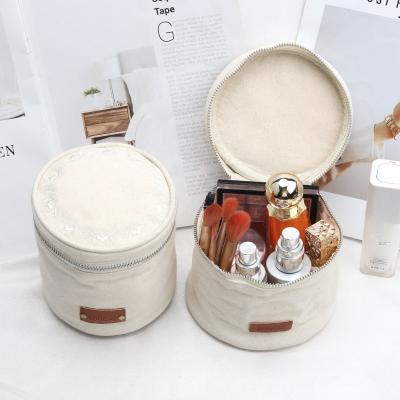 China Round Bottom Canvas Zipper Cosmetic Pouch Custom Logo Printed for sale