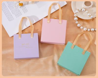 China Earring Bracelet Ring Necklace Small Jewelry Box Reusable 10x10x3.5cm for sale