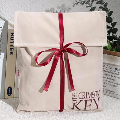 China Large Capacity Beige Suede Clothing Pillow Envelope Storage Bag Customized Suede Envelope Packing Pouch for sale
