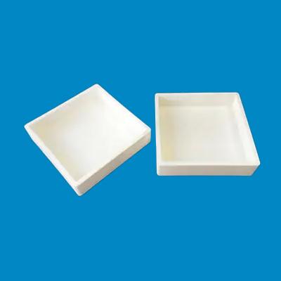 Cina Lunga durata di vita refrattaria allumina ceramica crogiolabile resistente all'usura ad alte temperature in vendita