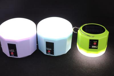 Cina 6000K CCT luce solare a LED per campeggio all'aperto lampadina di ricarica mobile da 900lm in vendita