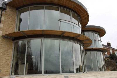 Cina Hotel Panelli di vetro temperato curvo trasparente per il centro commerciale Edificio spessore 3mm-12mm in vendita