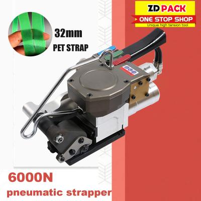 Cina 6000N String Tension Force Pneumatic 32mm PET Strapping Tools Handheld Plastic Wrapping Machine con fibbia pneumatica libera in vendita