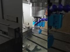 さまざまな種類の歯は合成のコーティングが付いている炭化物の端のフライスに通す
