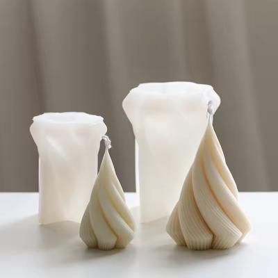 Cina Unico estetico a costole girevole per la decorazione della casa Spirale Cena cera Silicone Candela Stampo in vendita