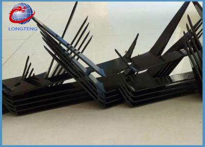 China Medium Size Big Size Small Size High Tensile Barbed Wire Metal Wall Spikes With Black Color for sale