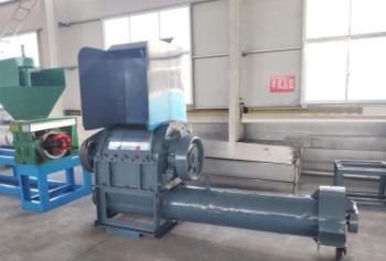 Cina 500-3000 kg/h Capacità Macchina per la frantumazione e il lavaggio della plastica per rifiuti di PP, PE, PET e ABS in vendita