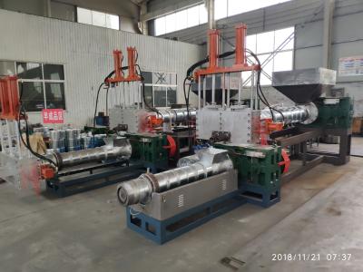 Cina Materiale a vite 40Cr doppio stadio Pelletizzatore di plastica per il riciclaggio dei rifiuti PP PE in vendita