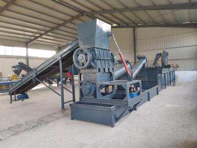 Cina Macchina di riciclaggio di plastica su misura Macchina automatica di riciclaggio di bottiglie di plastica in vendita
