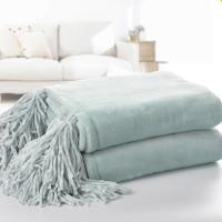 China Solid Microfiber Fleece Bed Blanket Queen Size Winter Lightweight Bed Blankets for sale