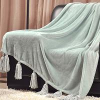 China Solid Microfiber Fleece Bed Blanket Queen Size Winter Lightweight Bed Blankets for sale