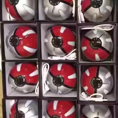Cina LA MAMMA USB Pokemon del COLPO leggiadramente della banca di potere della palla va palla Externe Batterie DE Händler del colpo della Banca di potere del LED in vendita