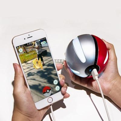 Cina LA MAMMA USB Pokemon del COLPO leggiadramente della banca di potere della palla va palla Externe Batterie DE Händler del colpo della Banca di potere del LED in vendita