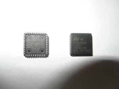 中国 IC MCU プログラム可能な 512KB 5V 90NS の産業レベル 44PLCC ZPSD302B-90JI STM プロダクト 販売のため