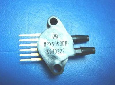 中国 MPX5050DP - Motorola、株式会社-作動の概観統合された圧力センサー 0 から 50 kPa （0 から 7.25 psi） 0.2 から 4.7 O ボルトの 販売のため