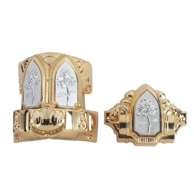 Китай Серебряные углы ларца металла Мадрида 15-F# золота пластиковые продается