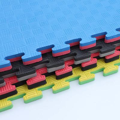 China campo de jogos azul Eva da espessura de 2cm que pavimenta a esteira amigável do assoalho do eco das esteiras 60x60cm à venda