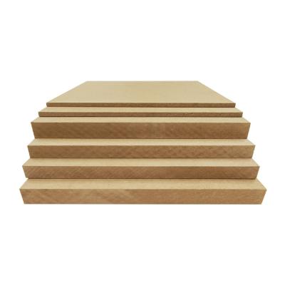 Cina 1220*2440mm 18mm 3mm 12mm Plain MDF Board con colori di melamina e fibra di legno in vendita