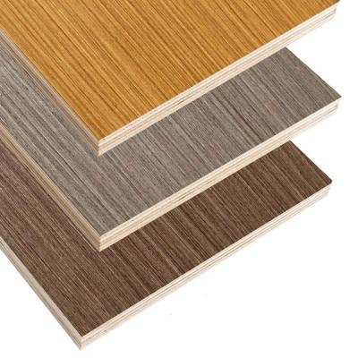 Cina Densità 680-830KG/M3 2-25mm 1220*2440mm Fogli di melamina MDF per decorazioni interne in vendita
