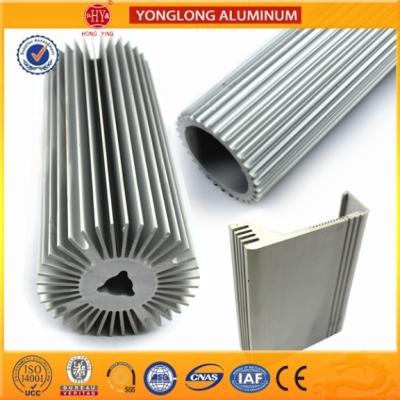 Cina Materiali di alluminio adiatermici della sezione per colore dell'argento della struttura della finestra in vendita