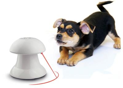 中国 小さい動物のための電池式の赤い自動レーザーのポインター猫のおもちゃ 販売のため