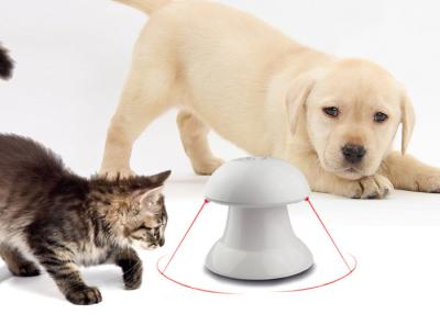 中国 相互猫の練習のおもちゃ、二重自動レーザー猫のおもちゃを置く4時間 販売のため